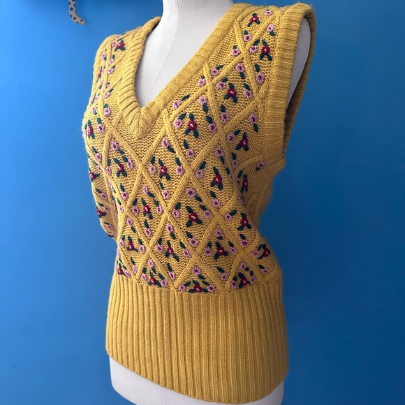 Source Unknown | Sweaters | Vintage Rosette Sweater Vest | Poshmark